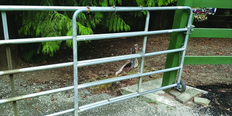 DIY Adjustable Livestock Gate - Grit